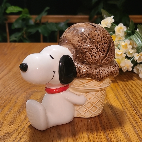 Snoopy | Accents | Vintage Snoopy Ice Cream Ceramic Bank | Poshmark